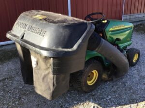 John Deere Lt160 Bagger: Installation and Usage Guide